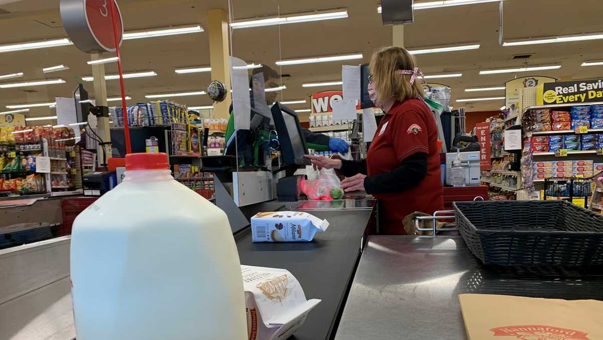 Paying it forward: Customer buys $3,000 worth of groceries for senior ... Paying it forward: Customer buys $3,000 worth of groceries for senior ...