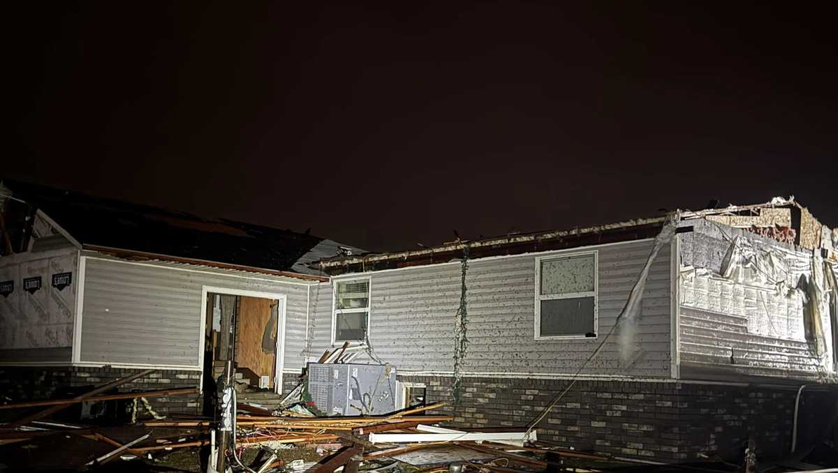 Tornado causes extensive damage to homes in Harrah