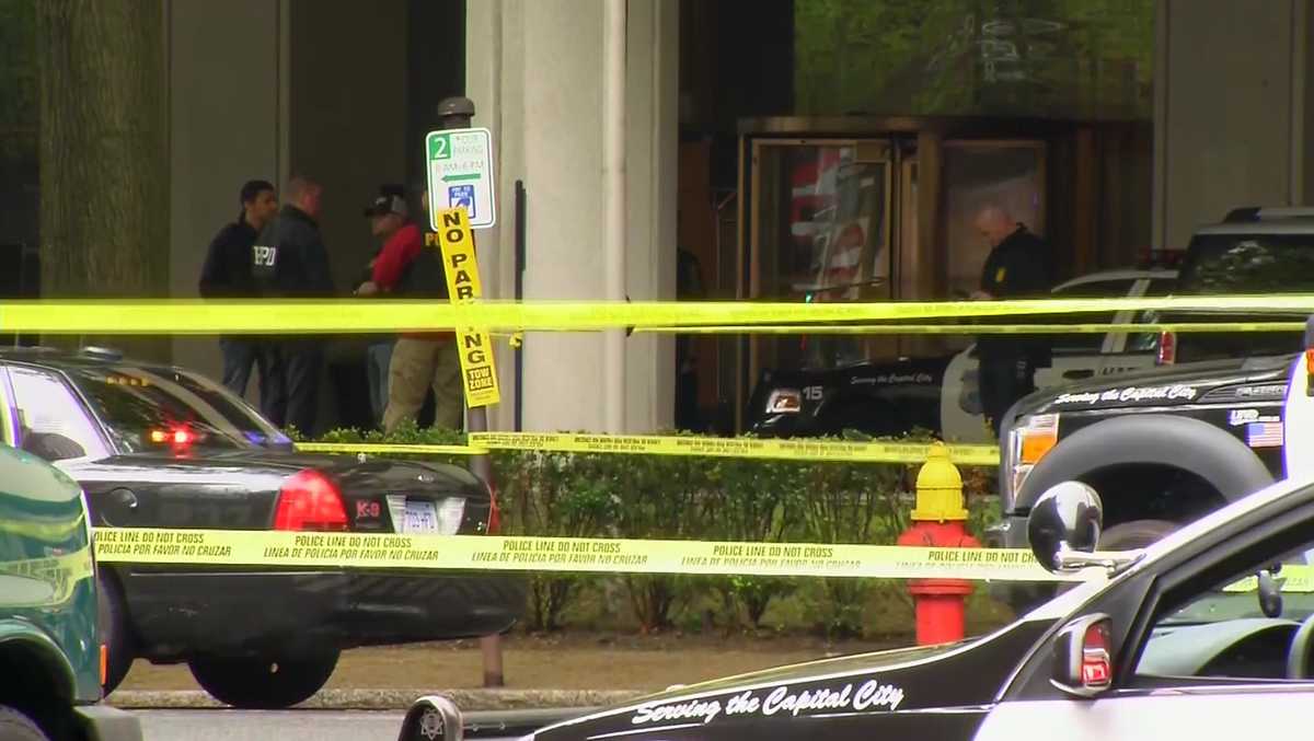 Suspect grabs officer in headlock, repeatedly stabs her in neck, police say