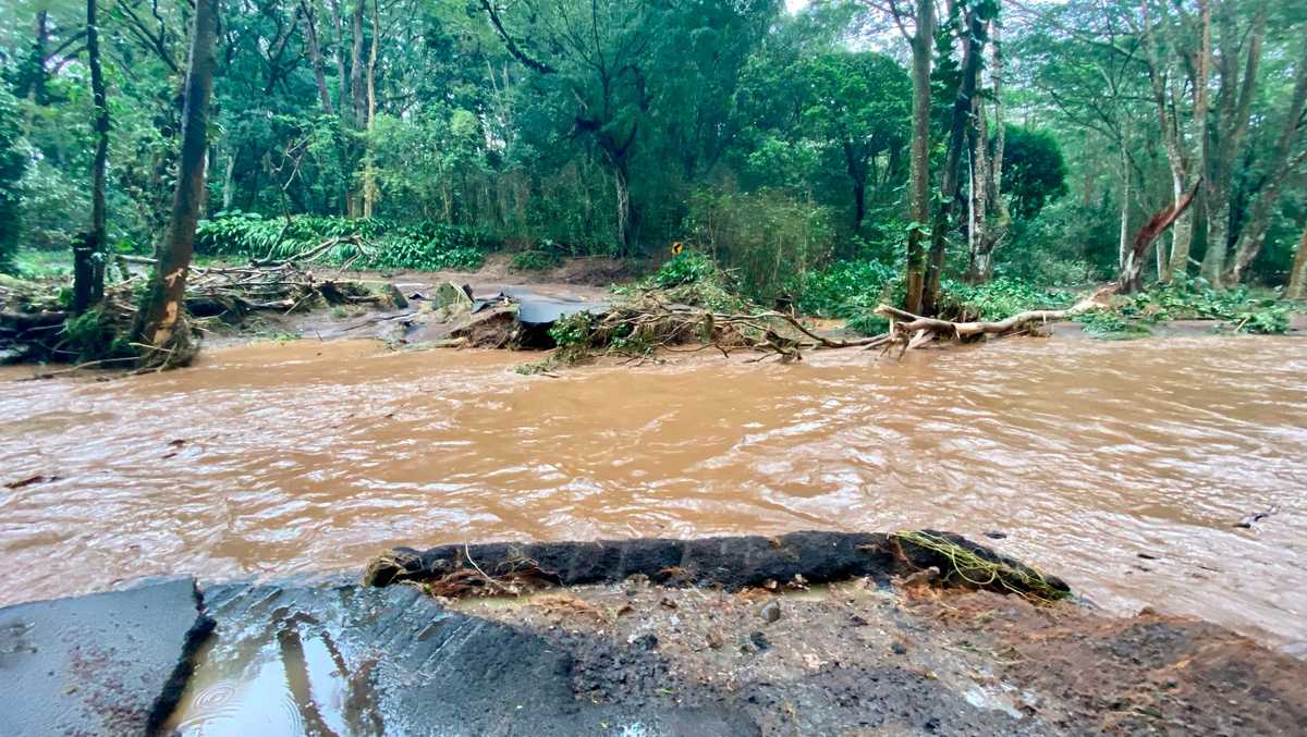 Hawaii declares an emergency as flooding causes extensive damage ...