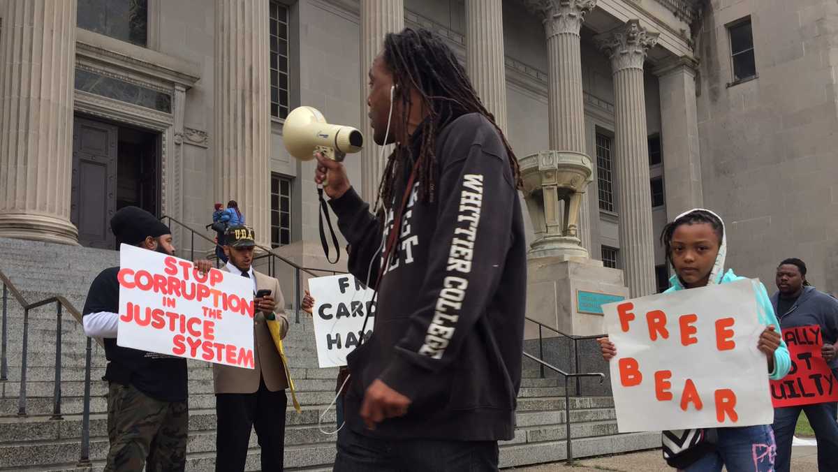Protesters show support for accused gunman during day 1 of Will Smith ...