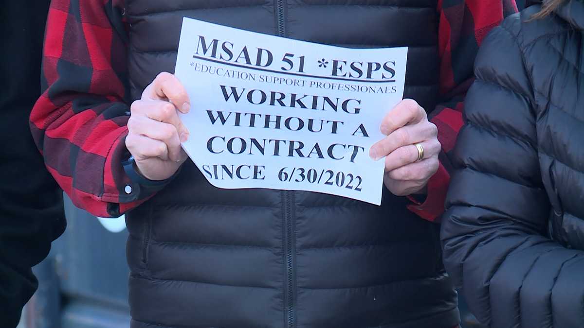 MSAD 51 educators demand higher pay for ed techs and secretaries