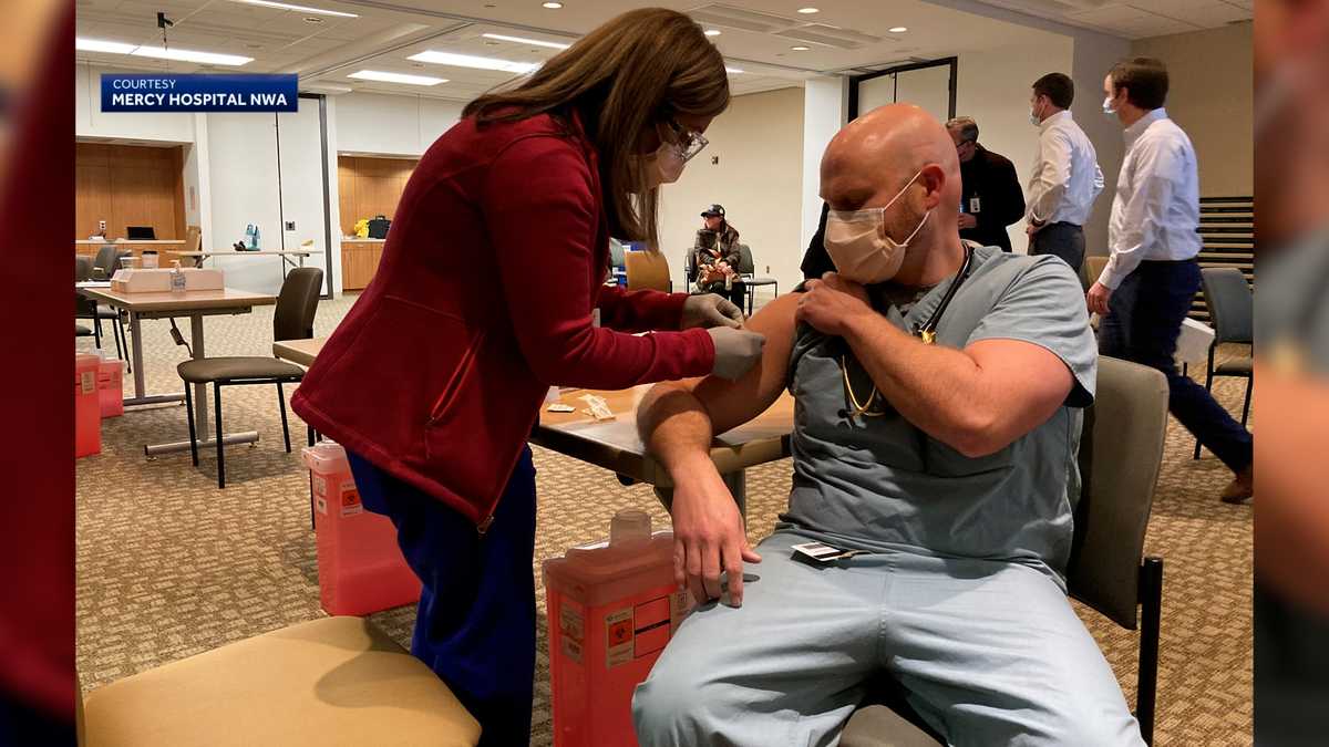Mercy Hospital NWA vaccinates first health care worker Tuesday