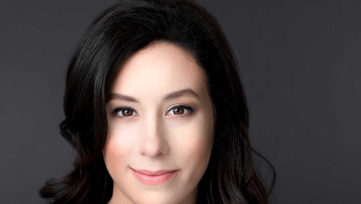 Local photographer offers free head shots to people impacted by COVID-19