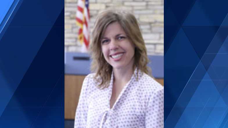 Alderwoman resigns after reportedly keeping profane Twitter account