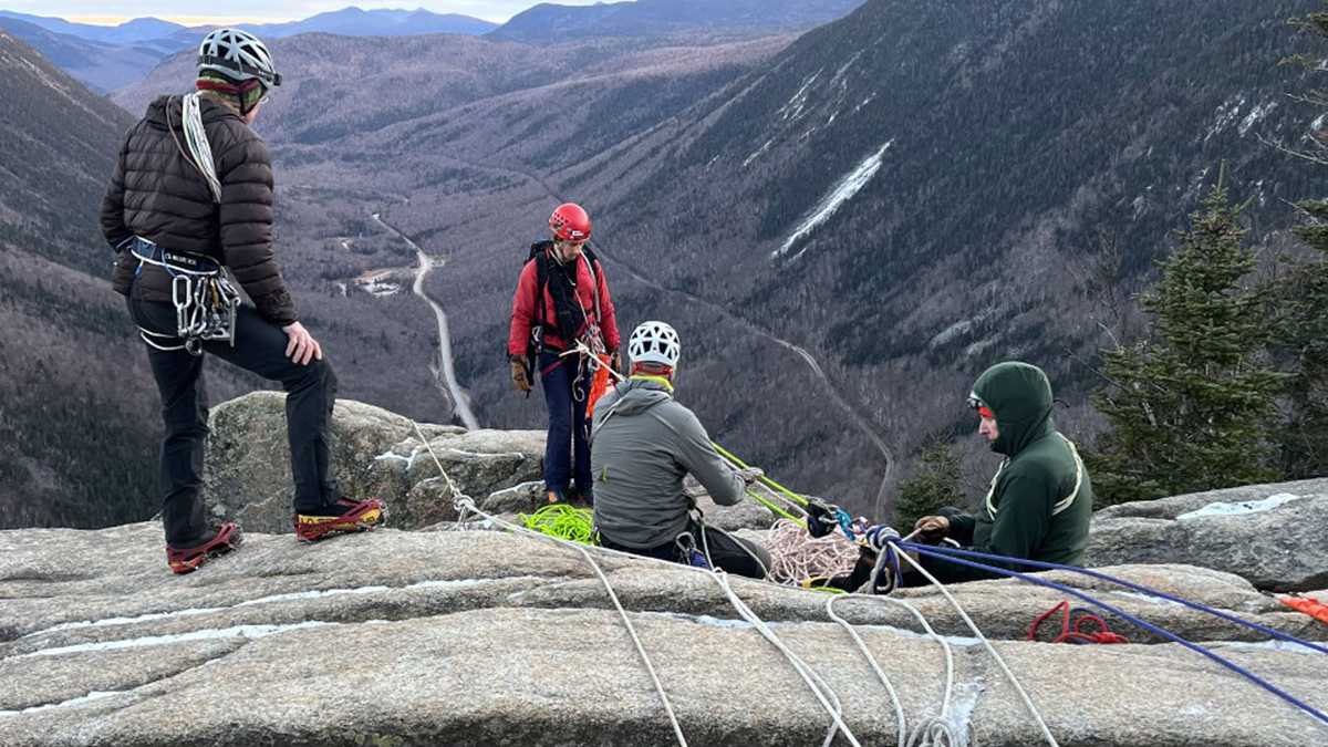 Hiker falls to death while taking photos atop NH mountain