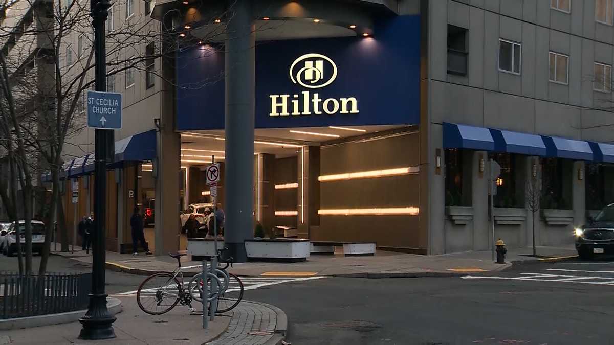 Man robbed while trying to solicit sex at Boston hotel, DA says