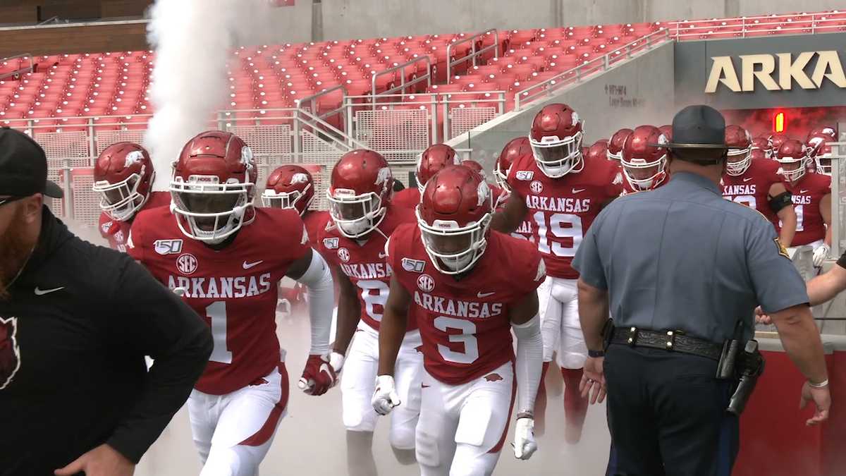 60-rush Razorbacks send South Carolina home