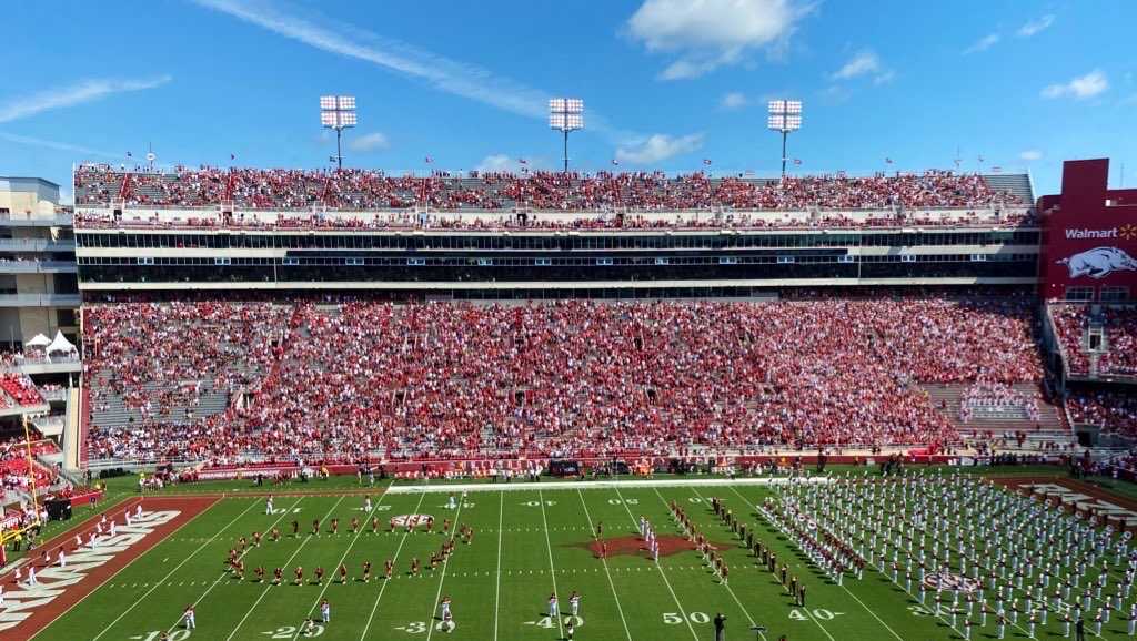 Razorbacks rally runs flat, Hogs fall in Fayetteville