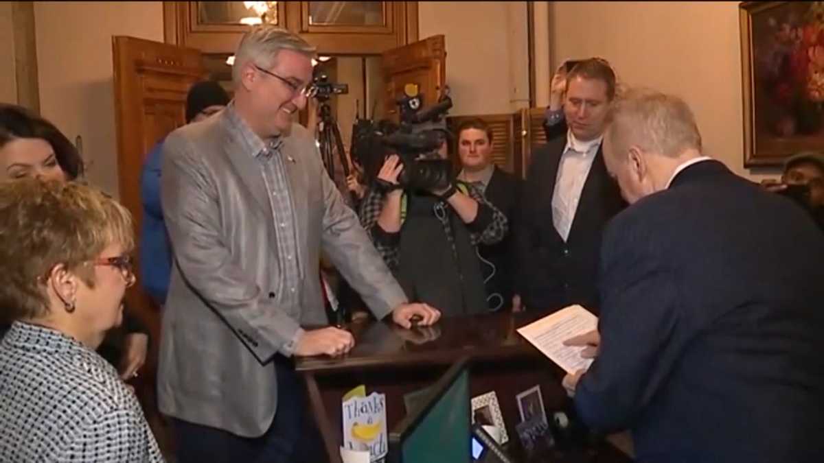 Indiana Gov. Eric Holcomb officially files for reelection