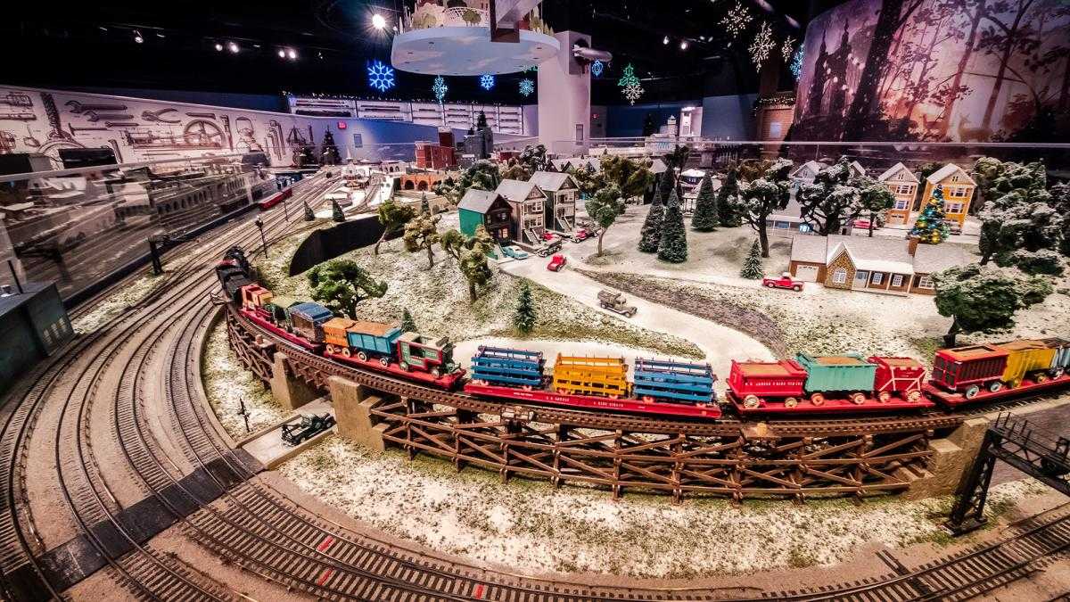 Duke Energy Holiday Trains returning for 78th year at Cincinnati Museum ...