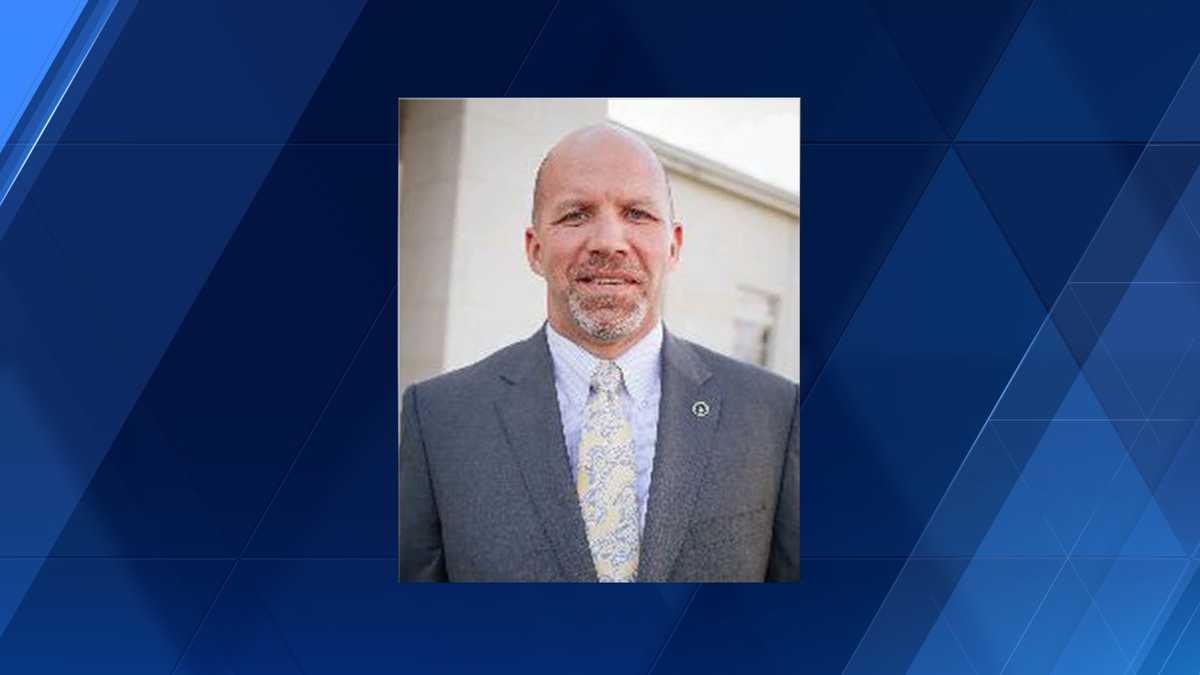 FBI agents show up at home of superintendent in Alabama