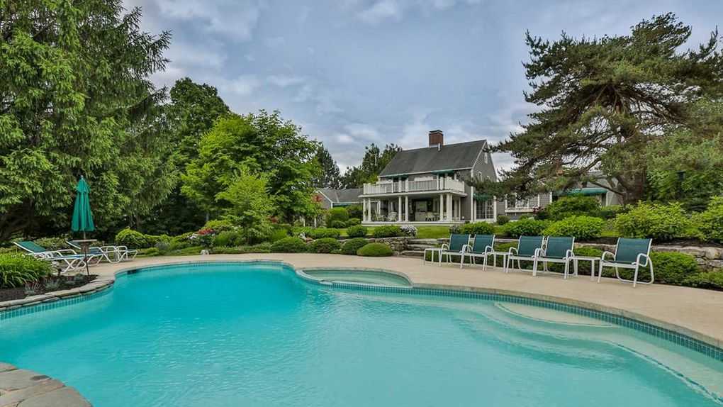 Mansion Monday: Countryside living at its finest in Hollis