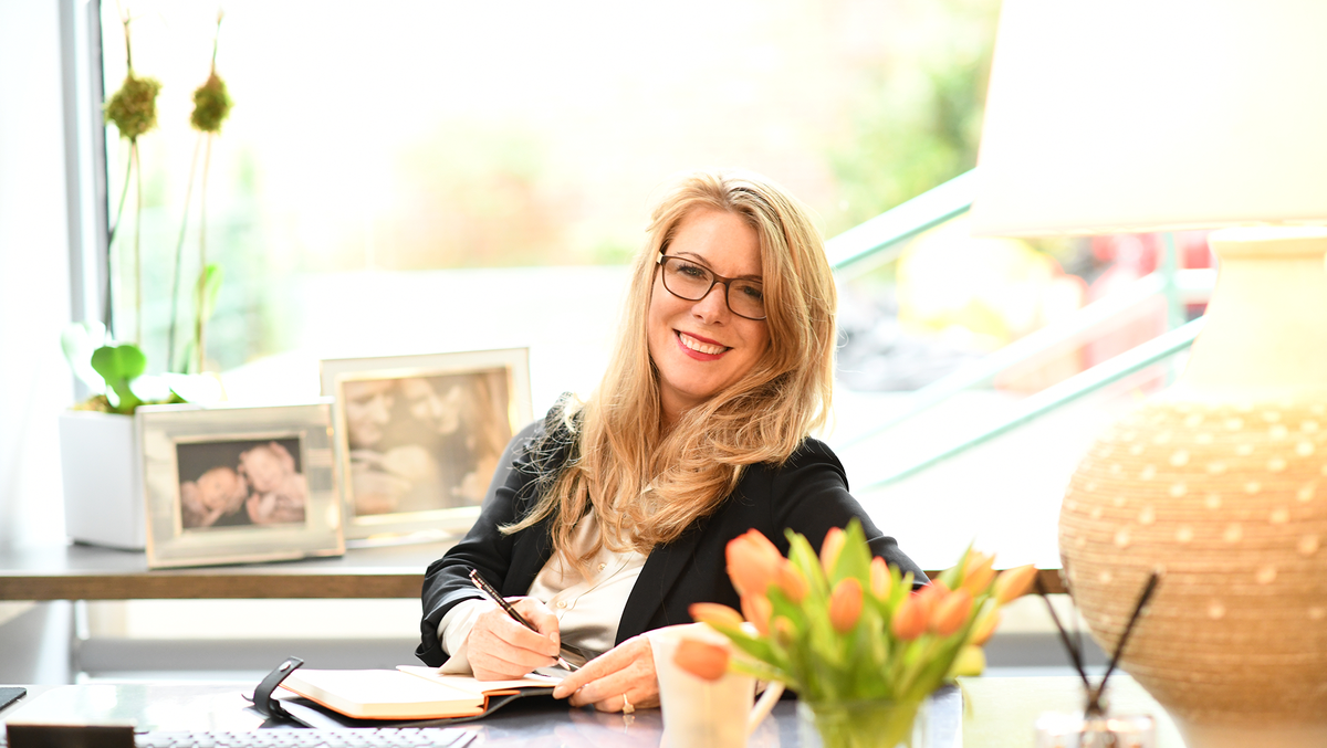 PODCAST: How to close the deal on love with Holly Parker