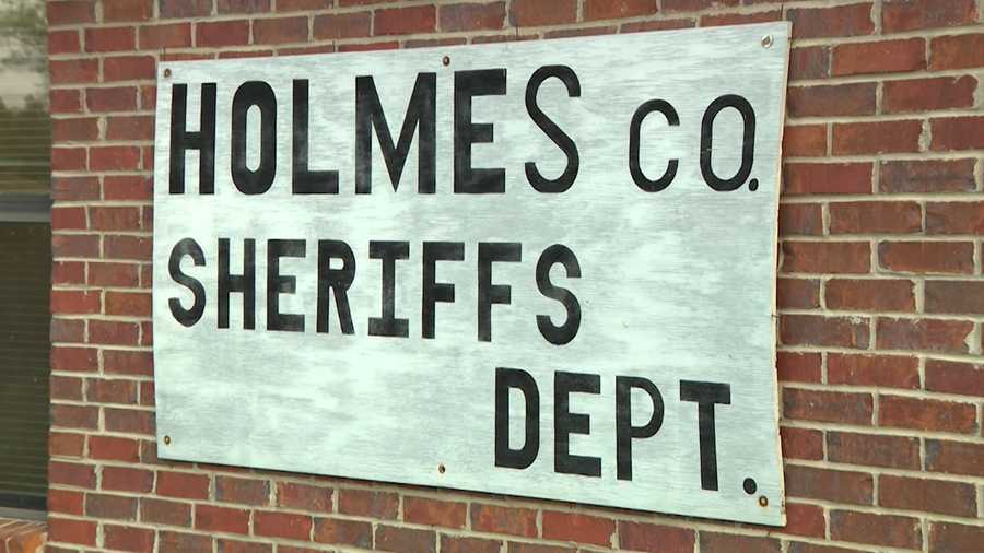 Four people shot at Holmes County apartment complex