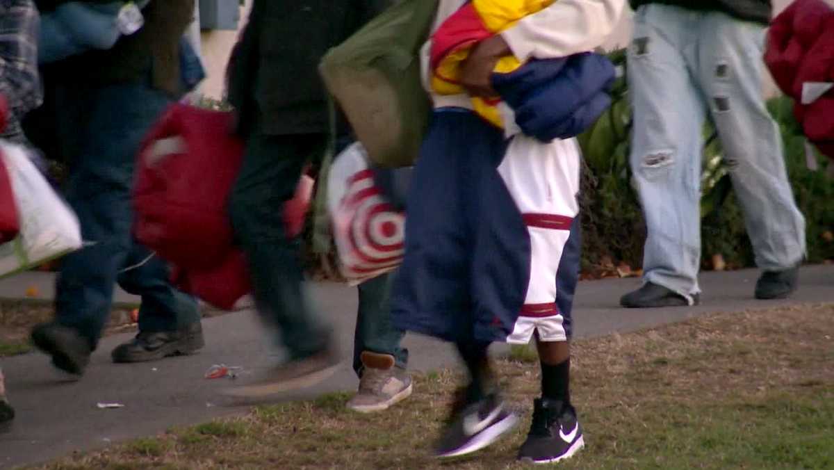 Sacramento homeless shelter reaches capacity as temps drop