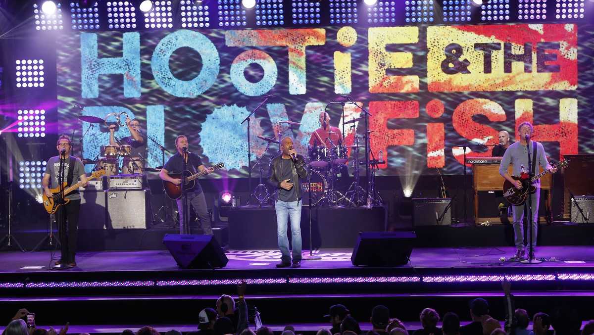 Hootie & the Blowfish are heading out on tour