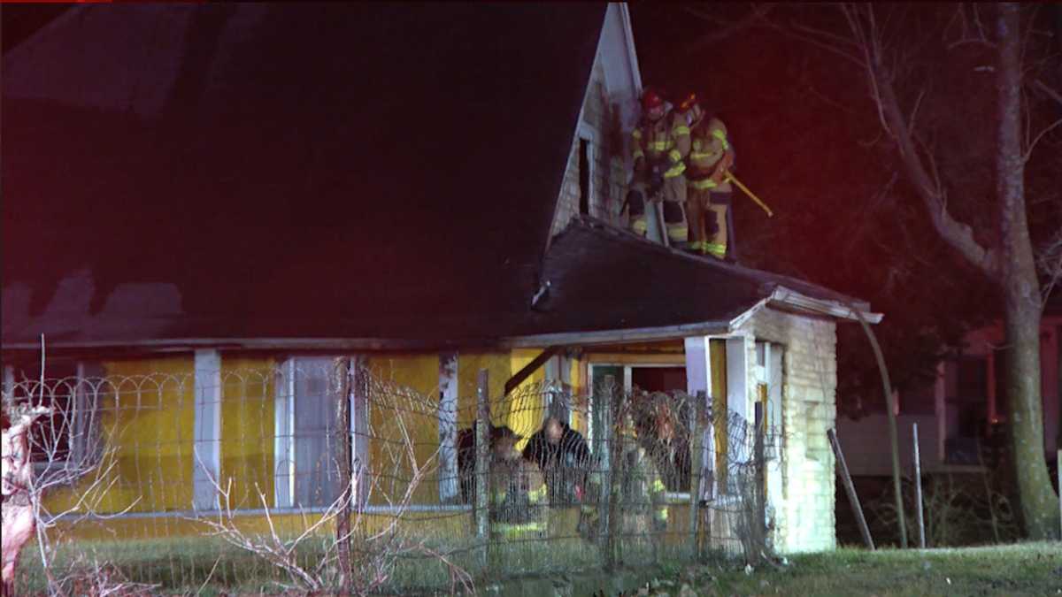 South Omaha house fire displaces 5 people