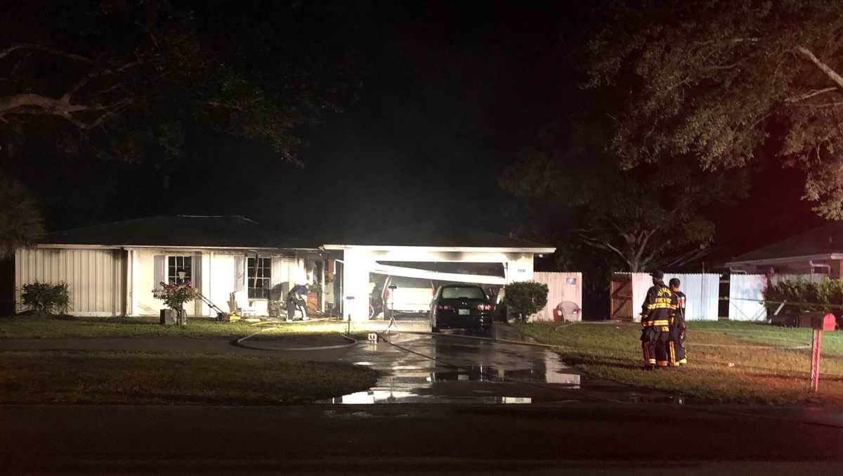 Elderly woman injured in early morning house fire in Tequesta
