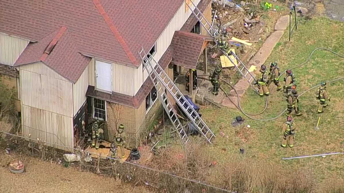 Crews battle house fire in southeast Oklahoma City