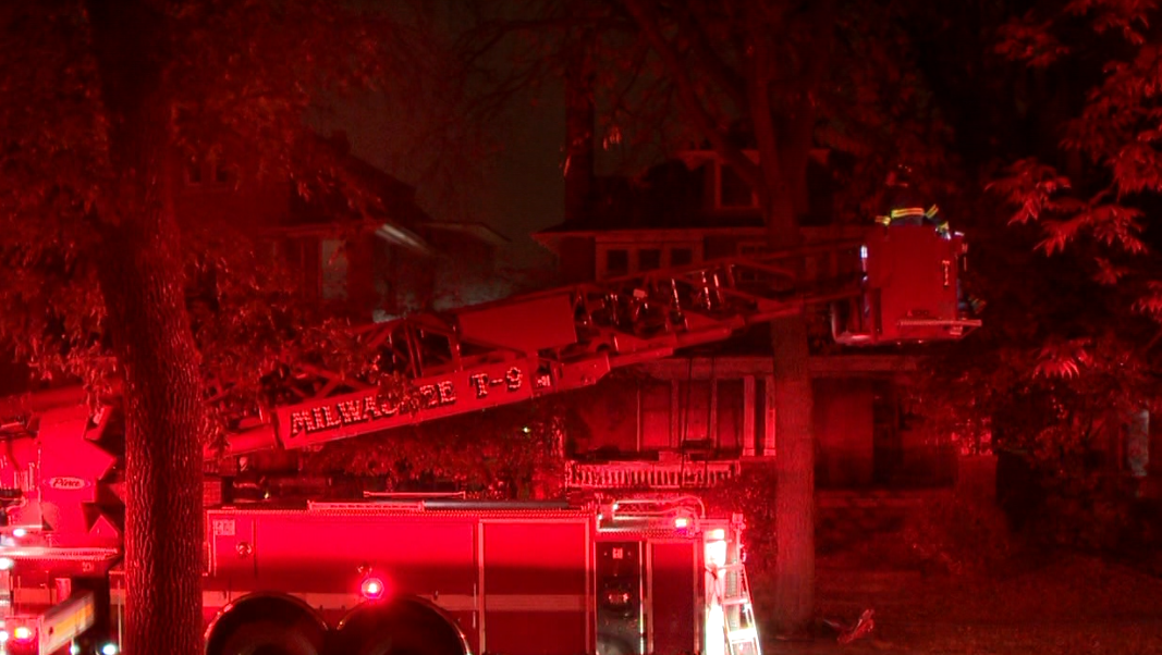 5 people escape overnight house fire in Milwaukee