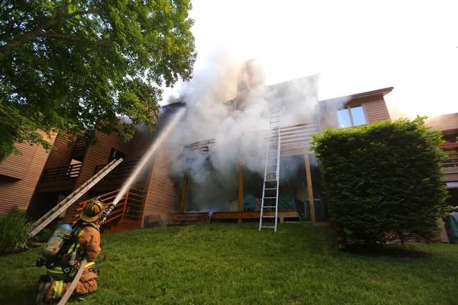Crews battle 2-alarm townhouse fire in Howard County