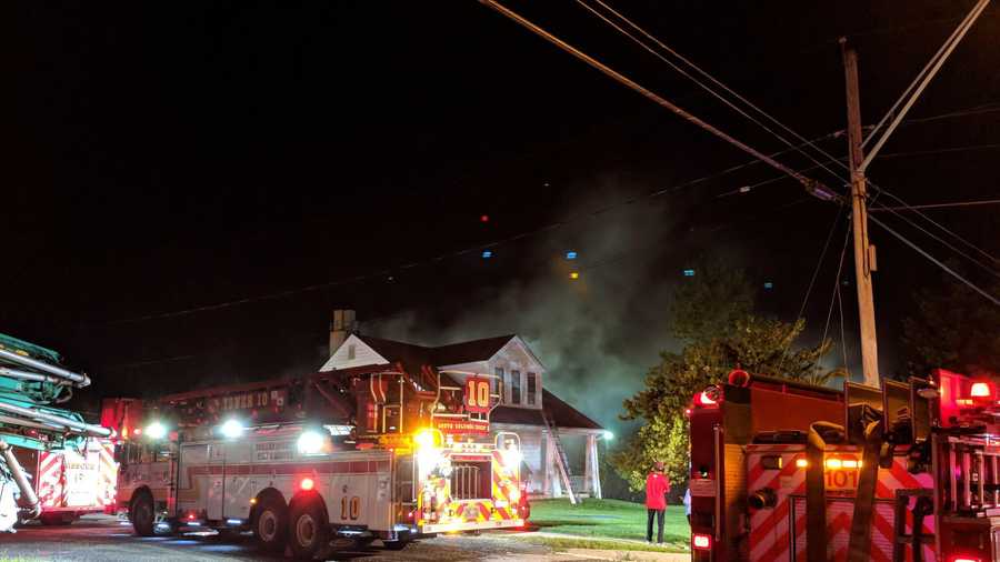 8 displaced after early morning fire in Howard County