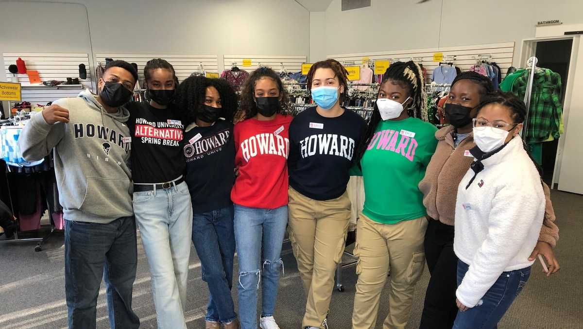 Alternative spring break groups give back in Milwaukee