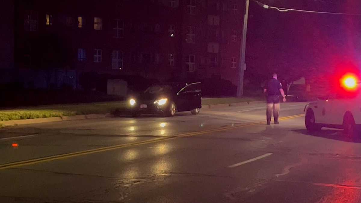 Bicyclist In Critical Condition After Early Morning Crash In Des Moines
