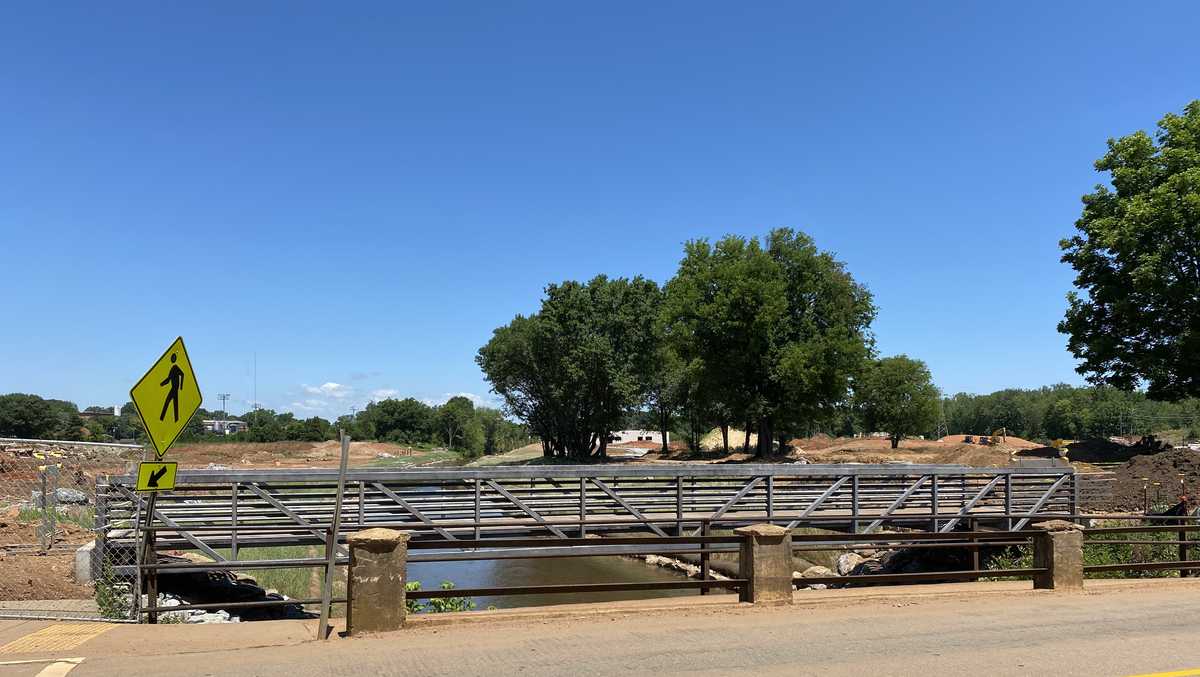 Hudson Bridge is first of three to be installed in Unity Park