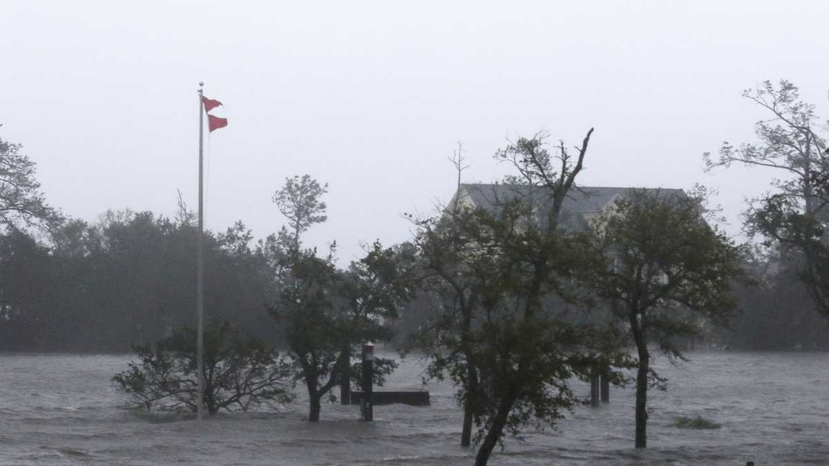 Photos: Hurricane Florence leaves damage, destruction as it moves ...