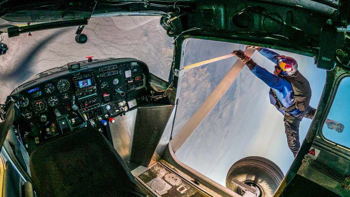 Botched midair plane swap stunt that resulted in crash leads to FAA ...