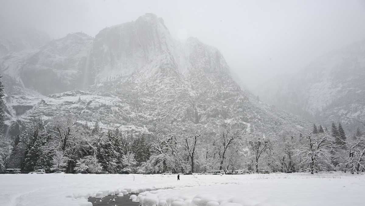 Deep snow closes Yosemite and other California parks