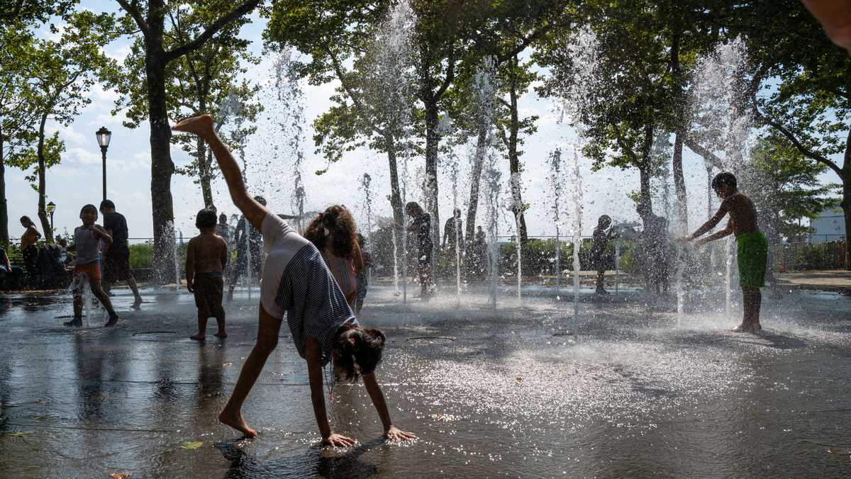 Grim warnings issued as oppressive heat wave in US shows no signs of ...