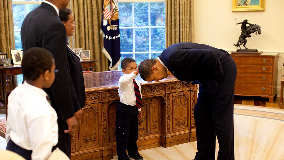 Obama congratulates boy who touched his hair in iconic photo on ...