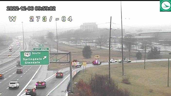 Report of a crash on 1-275 at exit ramp to 747 in Springdale