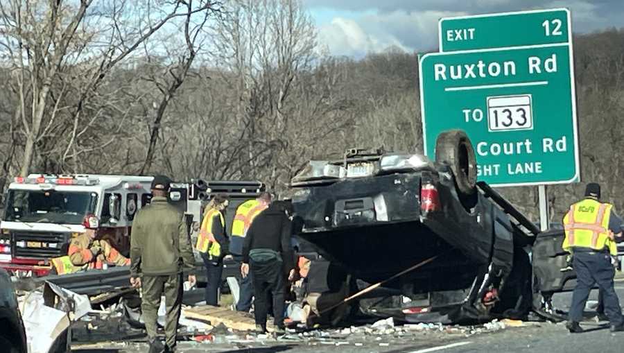 Truck overturns in crash that closed NB I-83 at Ruxton Road