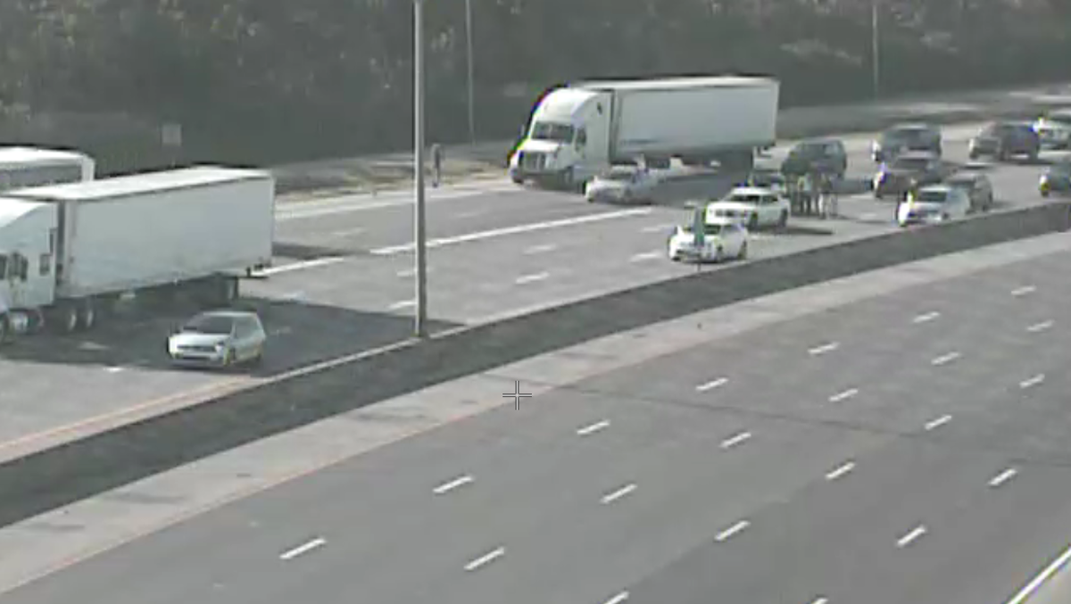 4-vehicle crash reported on I-65 North near Louisville International Airport