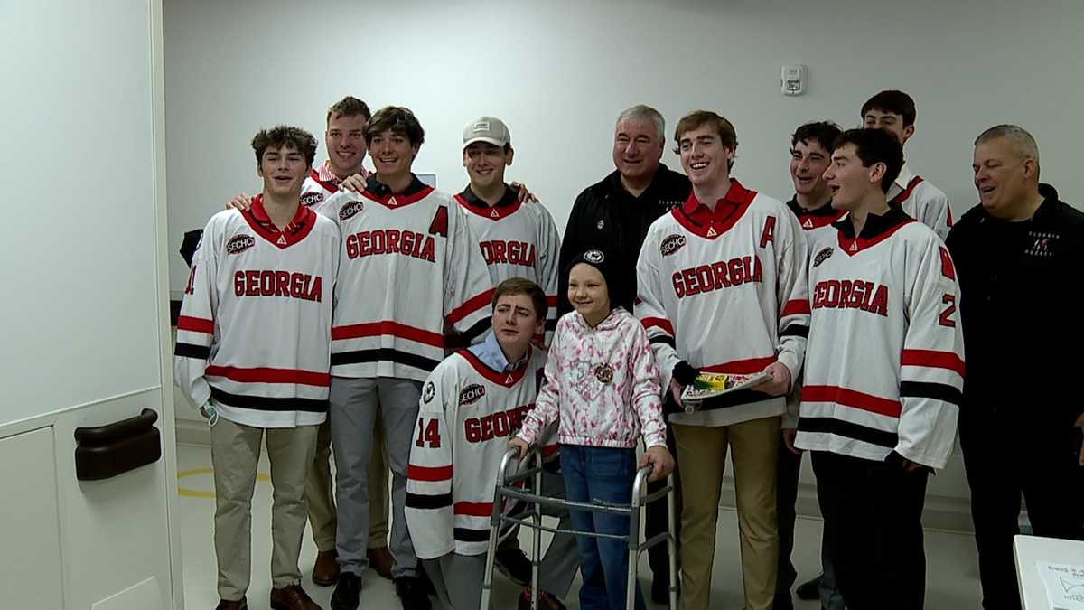 Savannah: UGA Ice Dogs visit Willett Children's Hospital