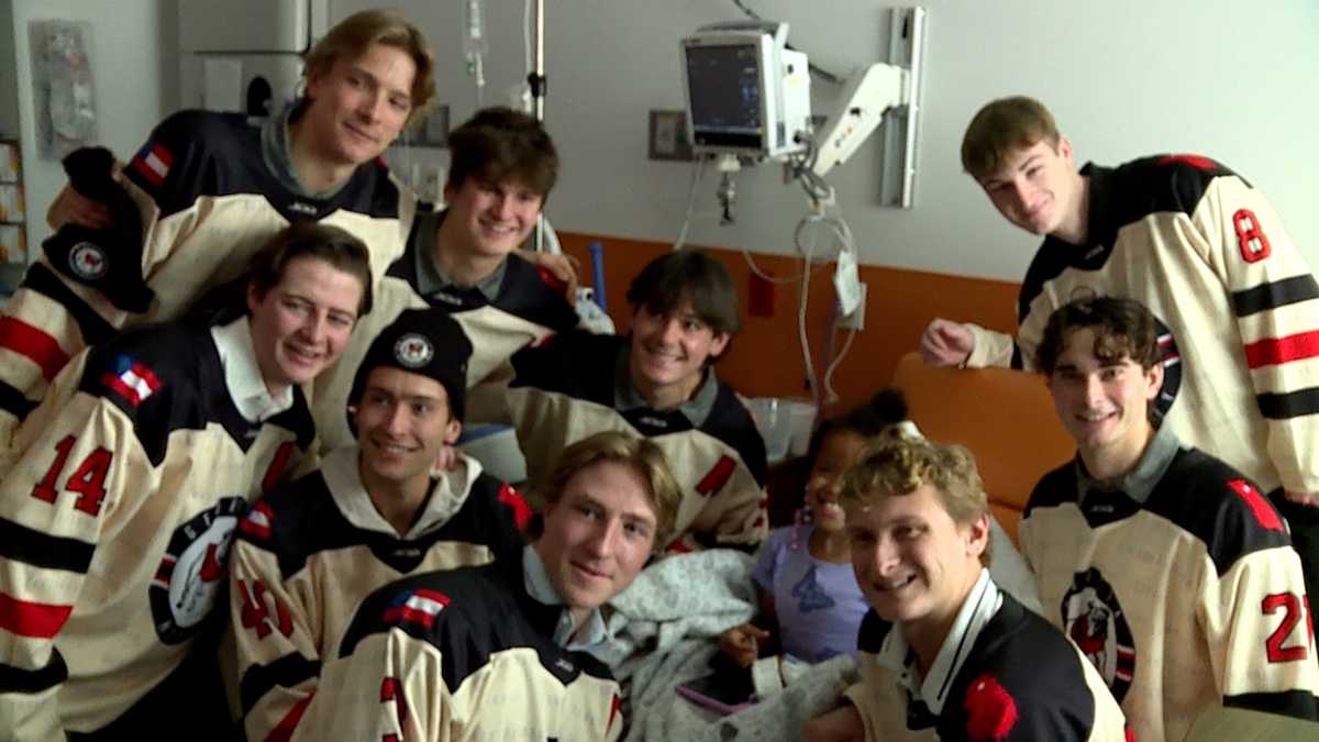 Savannah: Georgia Ice Dogs visit Children's Hospital of Savannah