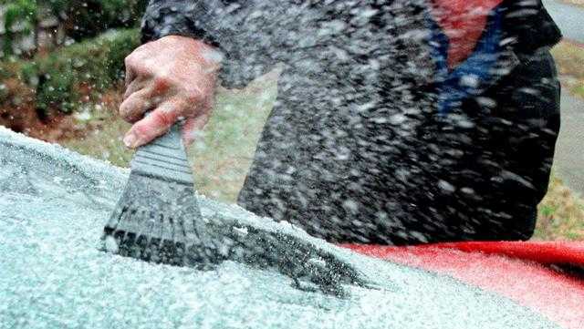Quick ways to de-ice windshields