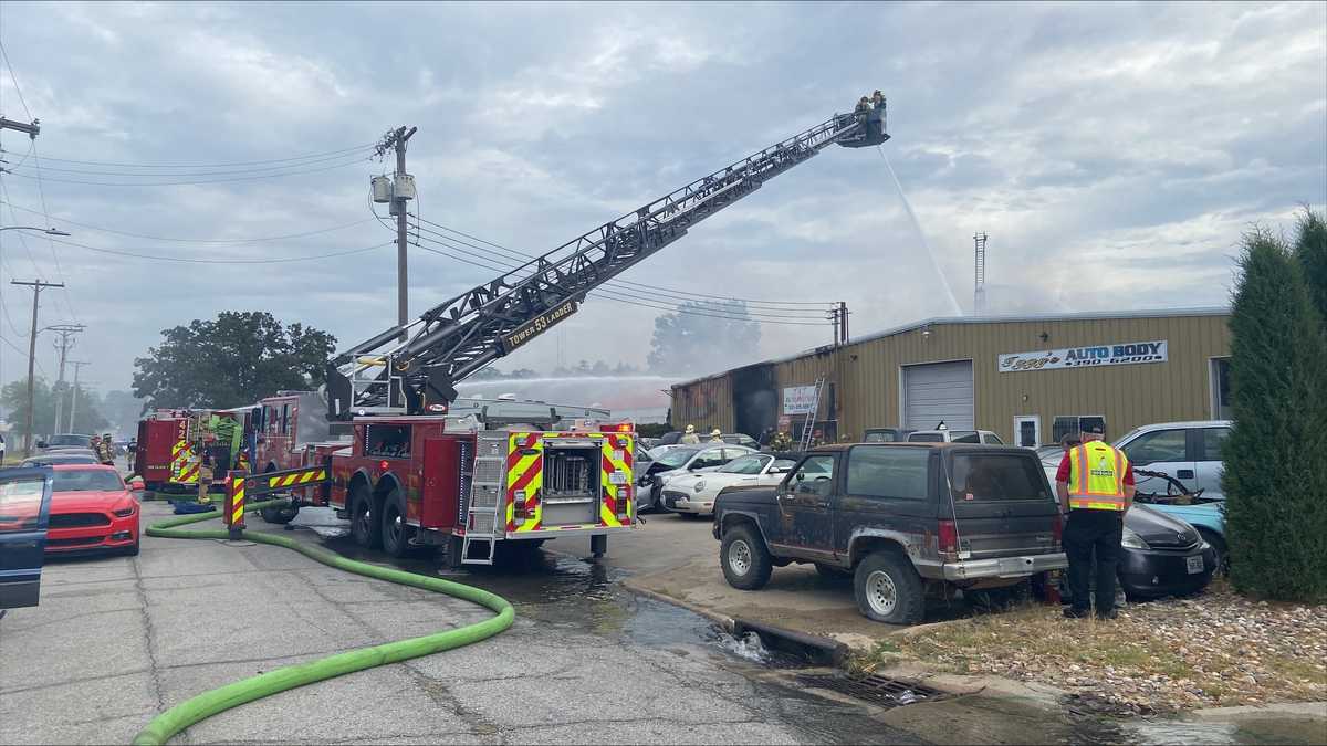 Omaha crews respond to building fire