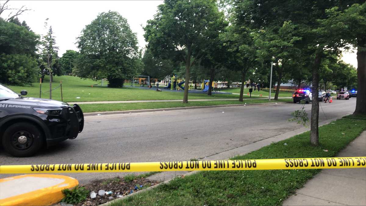1 dead, 3 hurt in shootings at Milwaukee parks