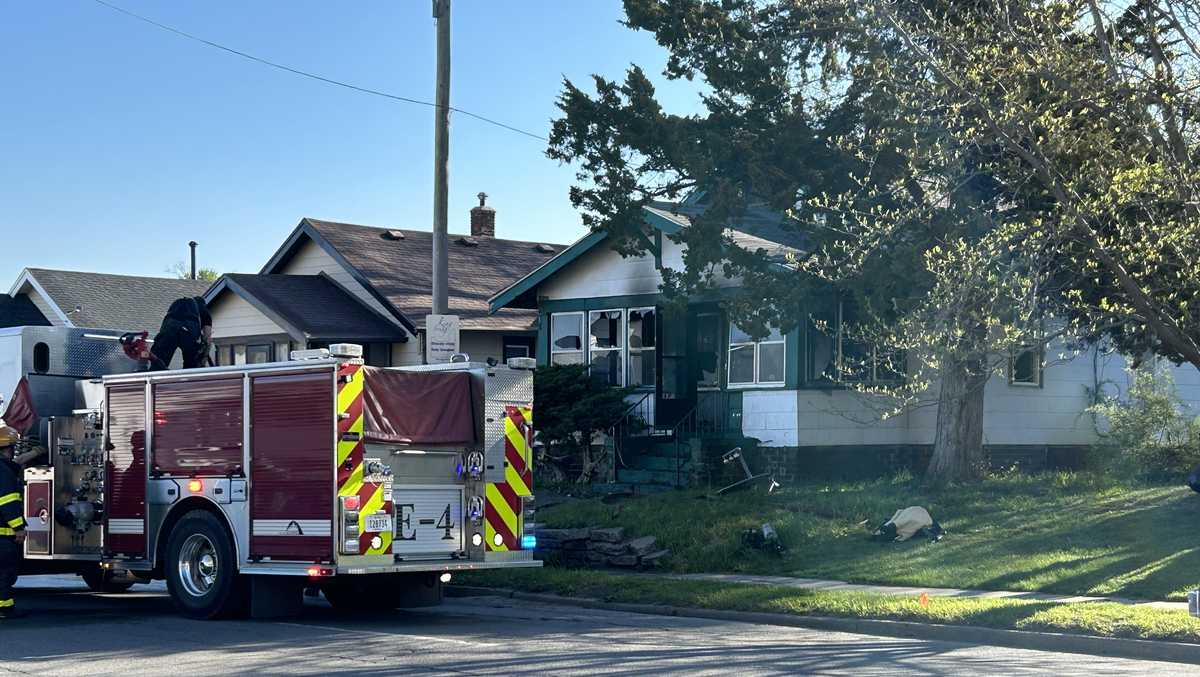 Des Moines crews respond to house fire