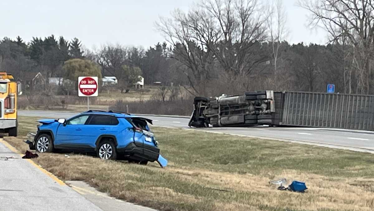Iowa traffic: Woman killed in crash north of Bondurant