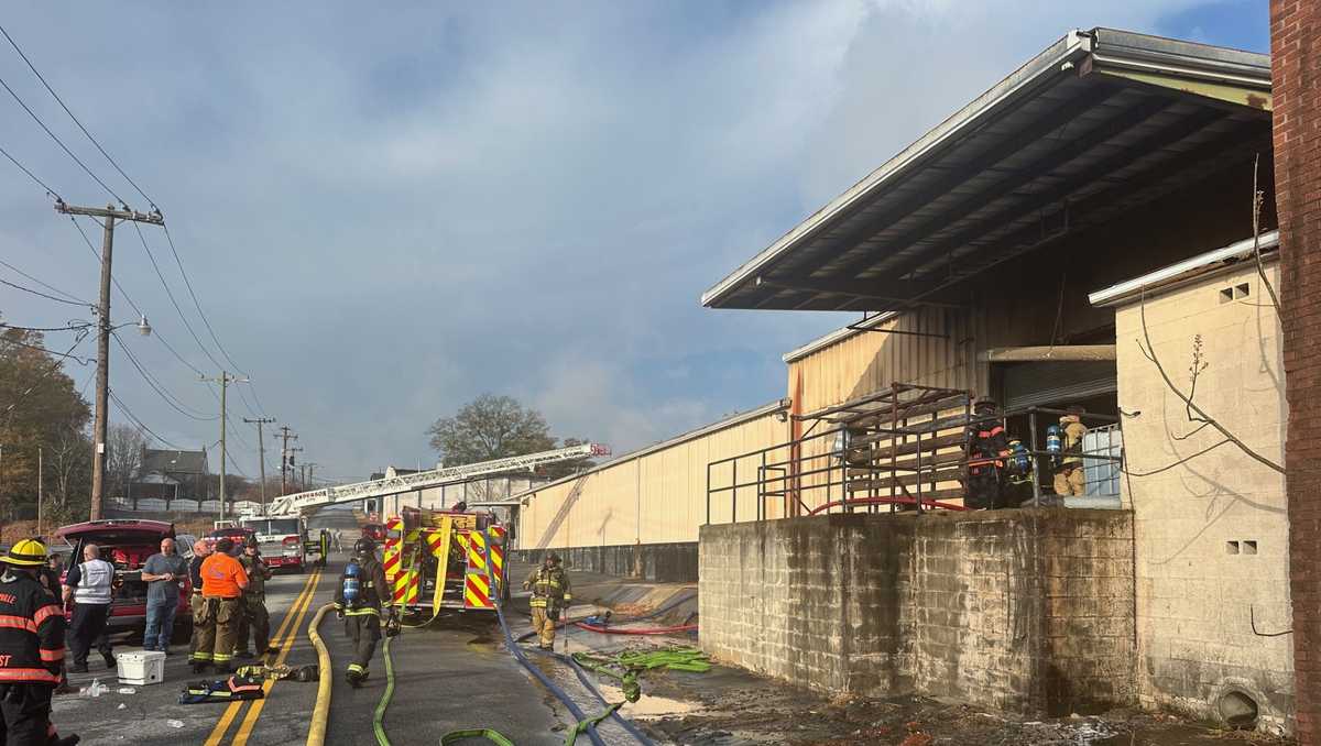 Fire at downtown Anderson warehouse