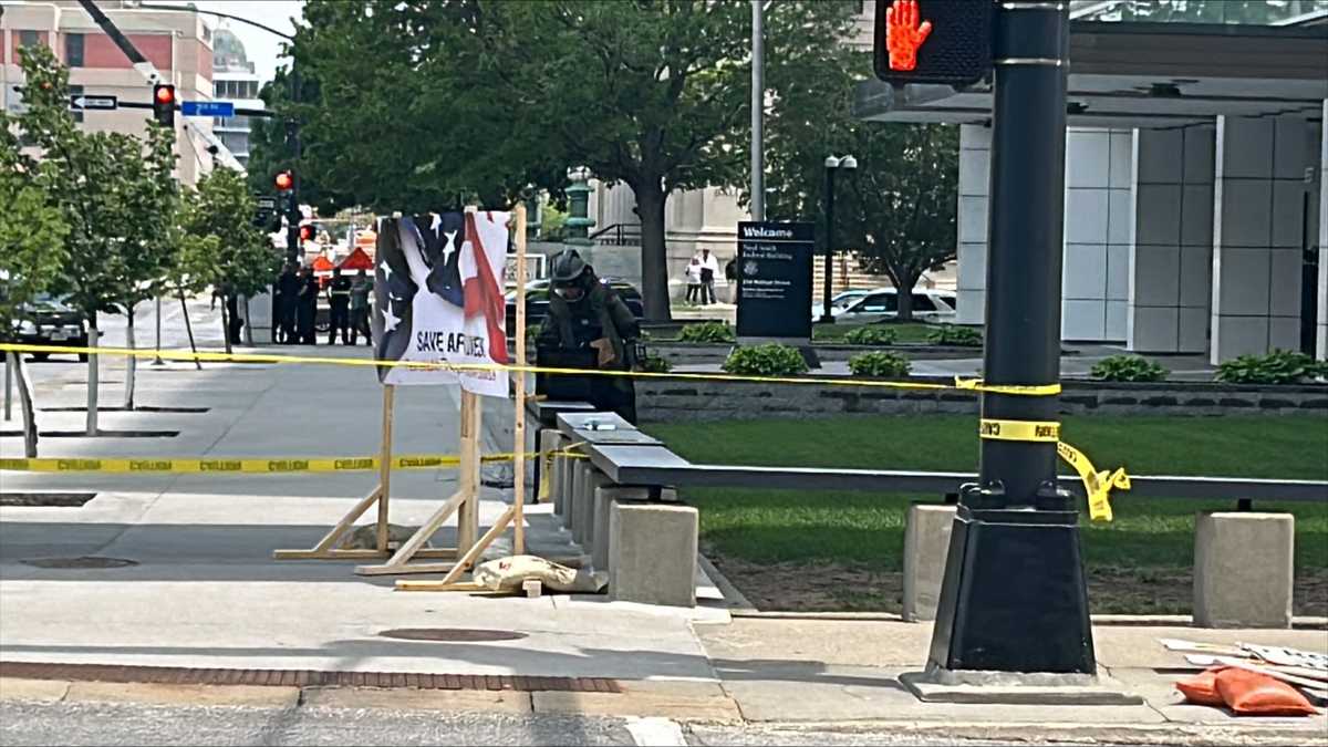 Des Moines bomb squad called for suspicious package at Neal Smith ...