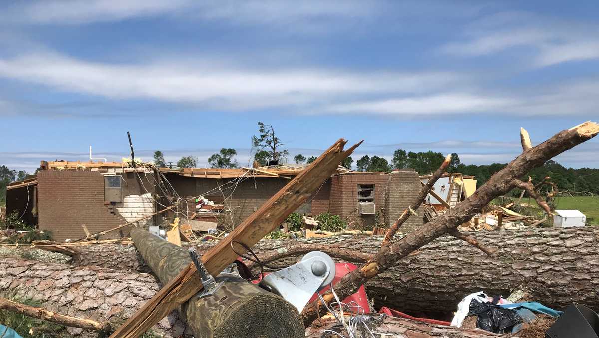 Community comes together after deadly tornadoes in Jefferson Davis County