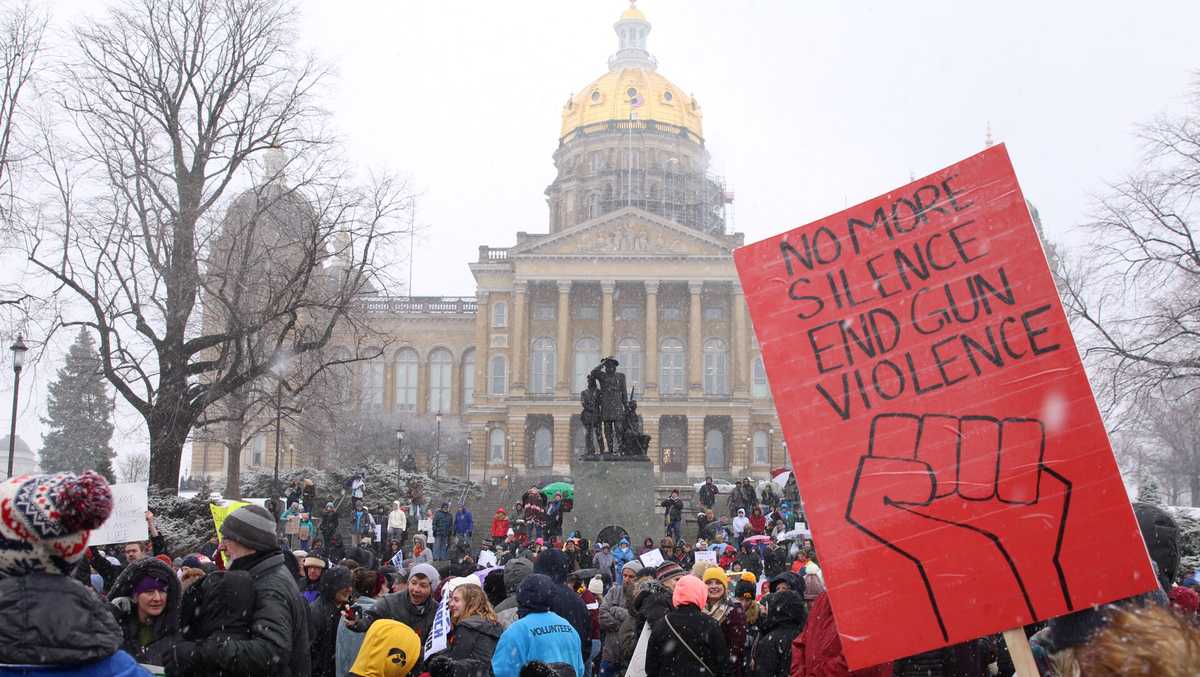 Young Iowans organize massive march to protest gun violence