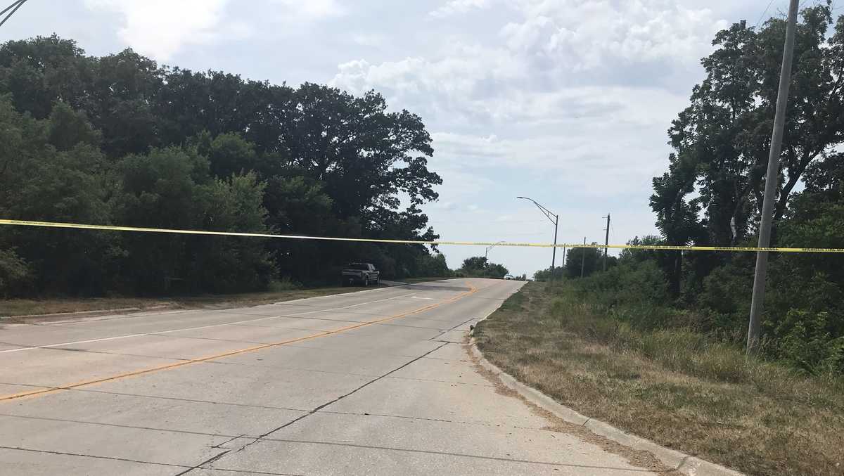 Deputies: Body discovered on side of roadway Sunday